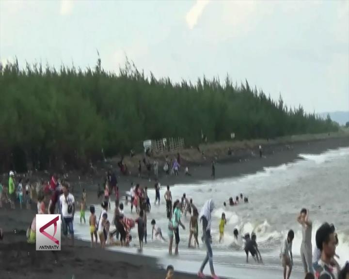 Pantai Cemara Destinasi Wisata Plus-Plus - ANTARA News