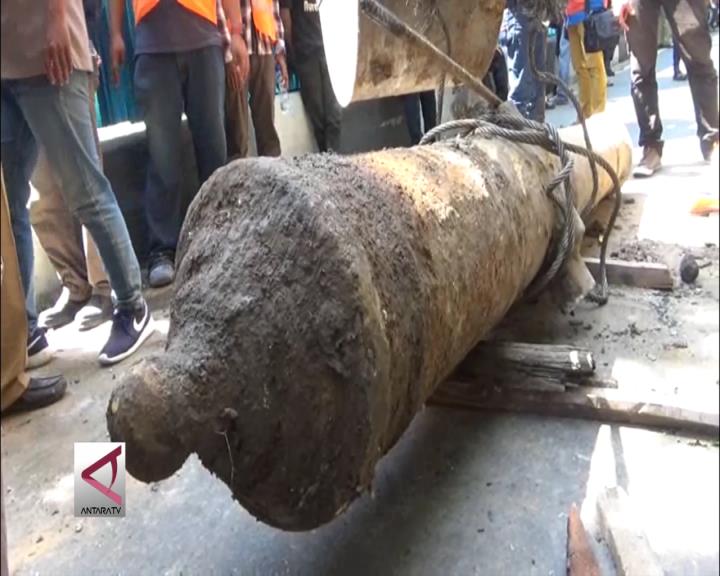 Pekerja Temukan Meriam Diduga Peninggalan VOC - ANTARA News