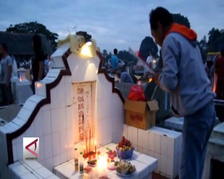 Ceng Beng Tradisi Penghormatan Kepada Leluhur - ANTARA News