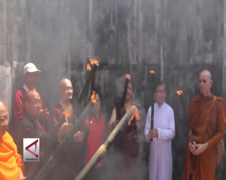 Prosesi Pengambilan Api Dhamma Waisak - ANTARA News