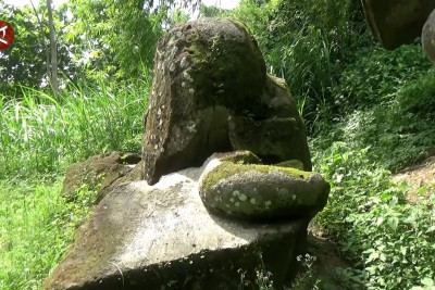 Ada Arca Ganesha raksasa tersangkut tebing curam karena longsor di DIY ...