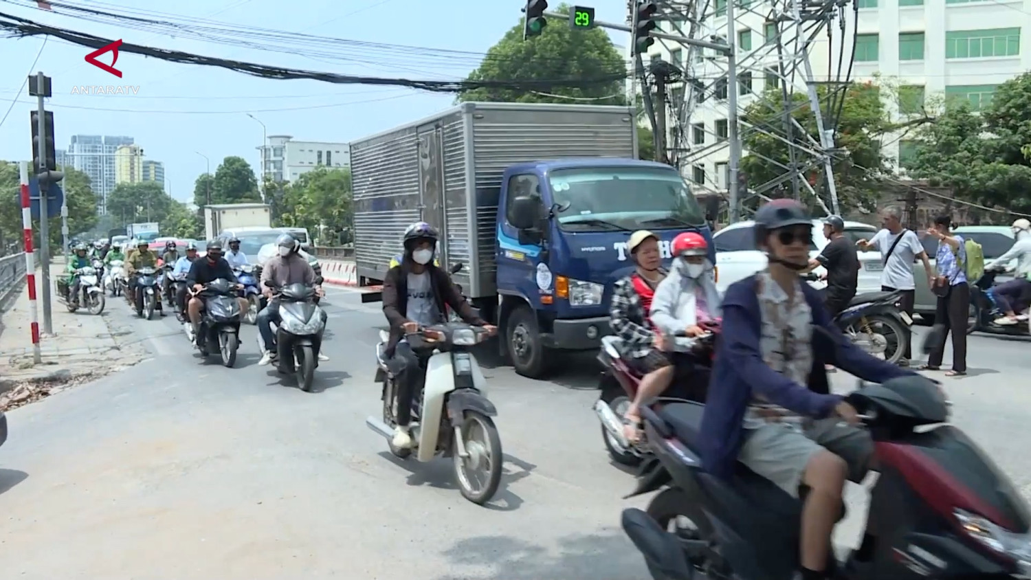 Suhu di Vietnam tembus 40 derajat, konsumsi listrik cetak rekor ...